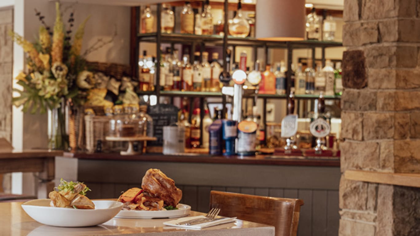 EAT & DRINK - The Castle Inn